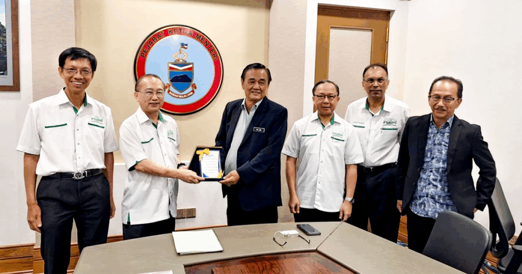 Courtesy Calls on the Penasihat Teknikal (Tenaga) Kepada YAB Ketua ...